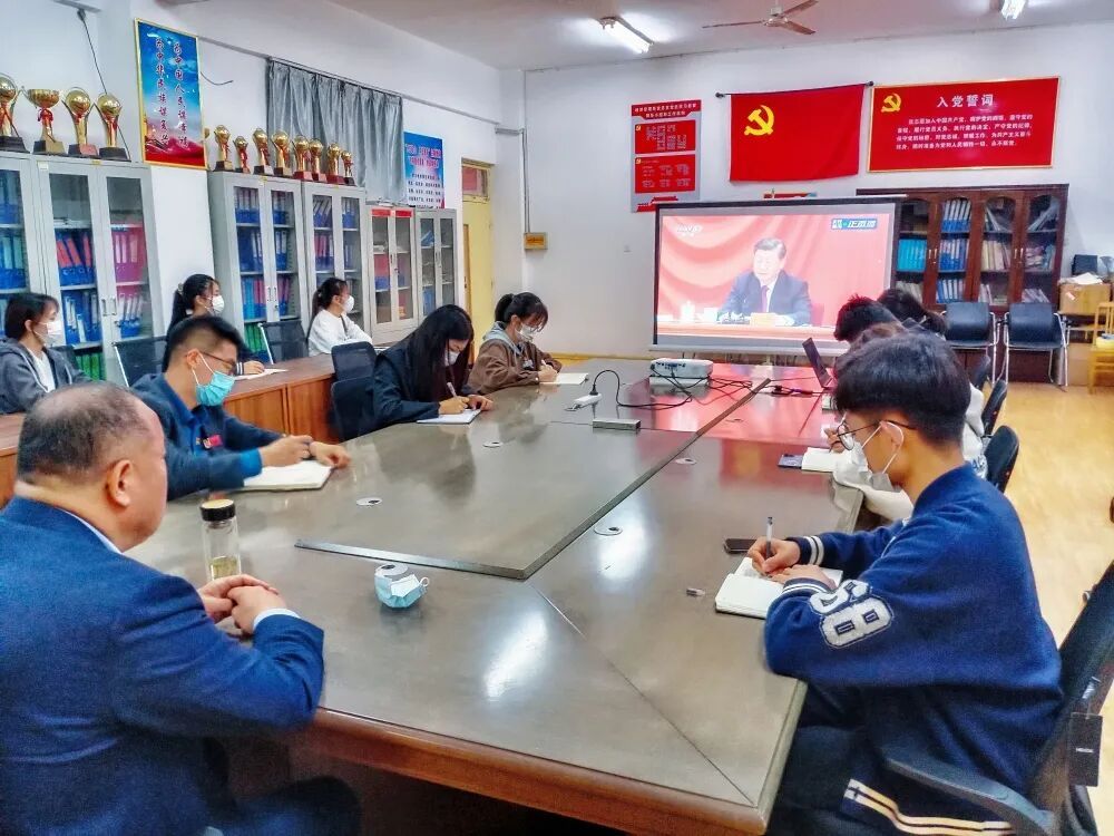 “新时代的团风，新时代的青春”—经济管理系团总支组织观看庆祝中国共产主义青年团成立100周年大会-经济管理系